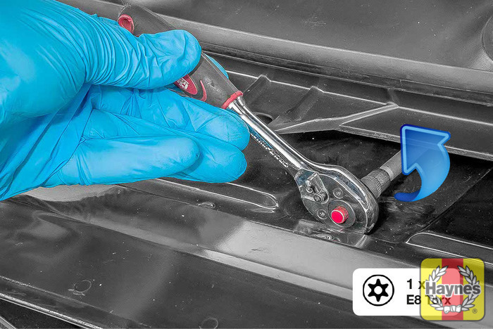 Changing the Engine Air Filter Mercedes-Benz R-Class 2006 - 2013 ...